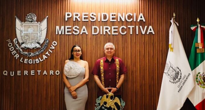 El presidente de la Mesa Directiva recibió en las oficinas del Poder ...
